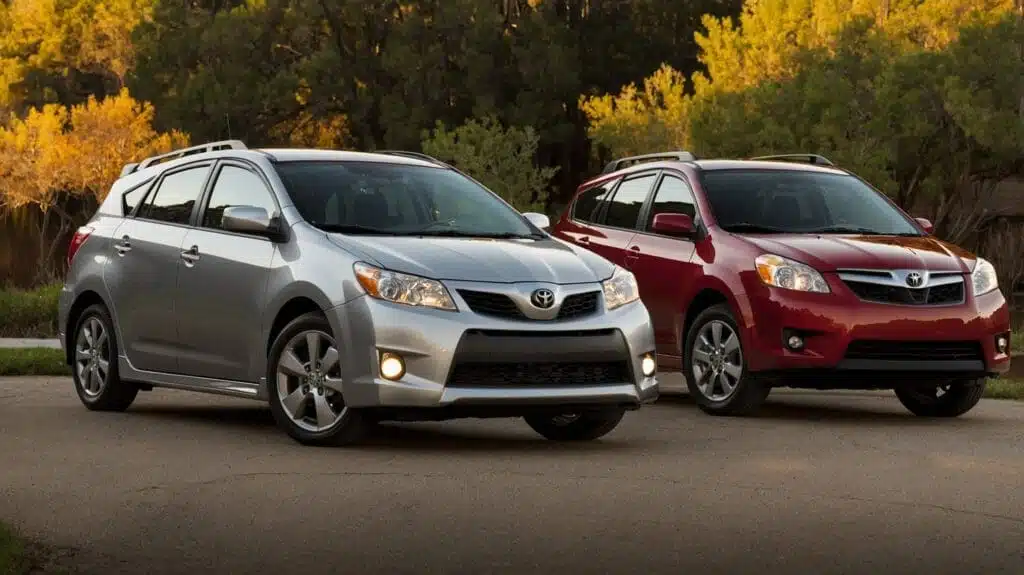 Pontiac Vibe vs Toyota Matrix | Amazing Cars and Drives